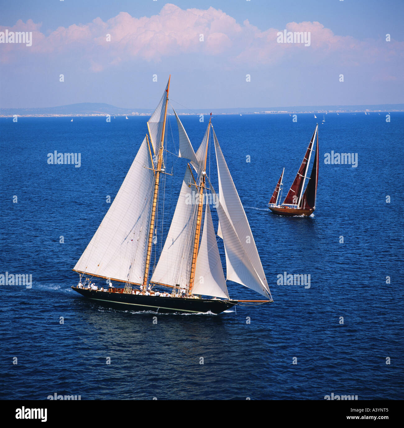 Classic yacht mariette 1915 sailing hi-res stock photography and images ...