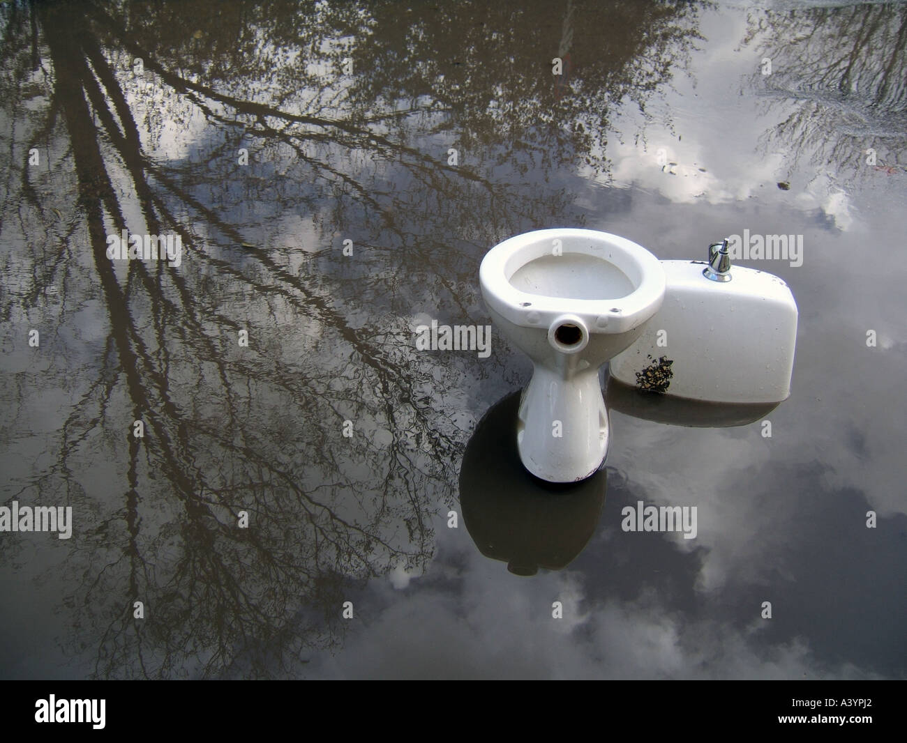 Faulty toilet hi-res stock photography and images - Alamy