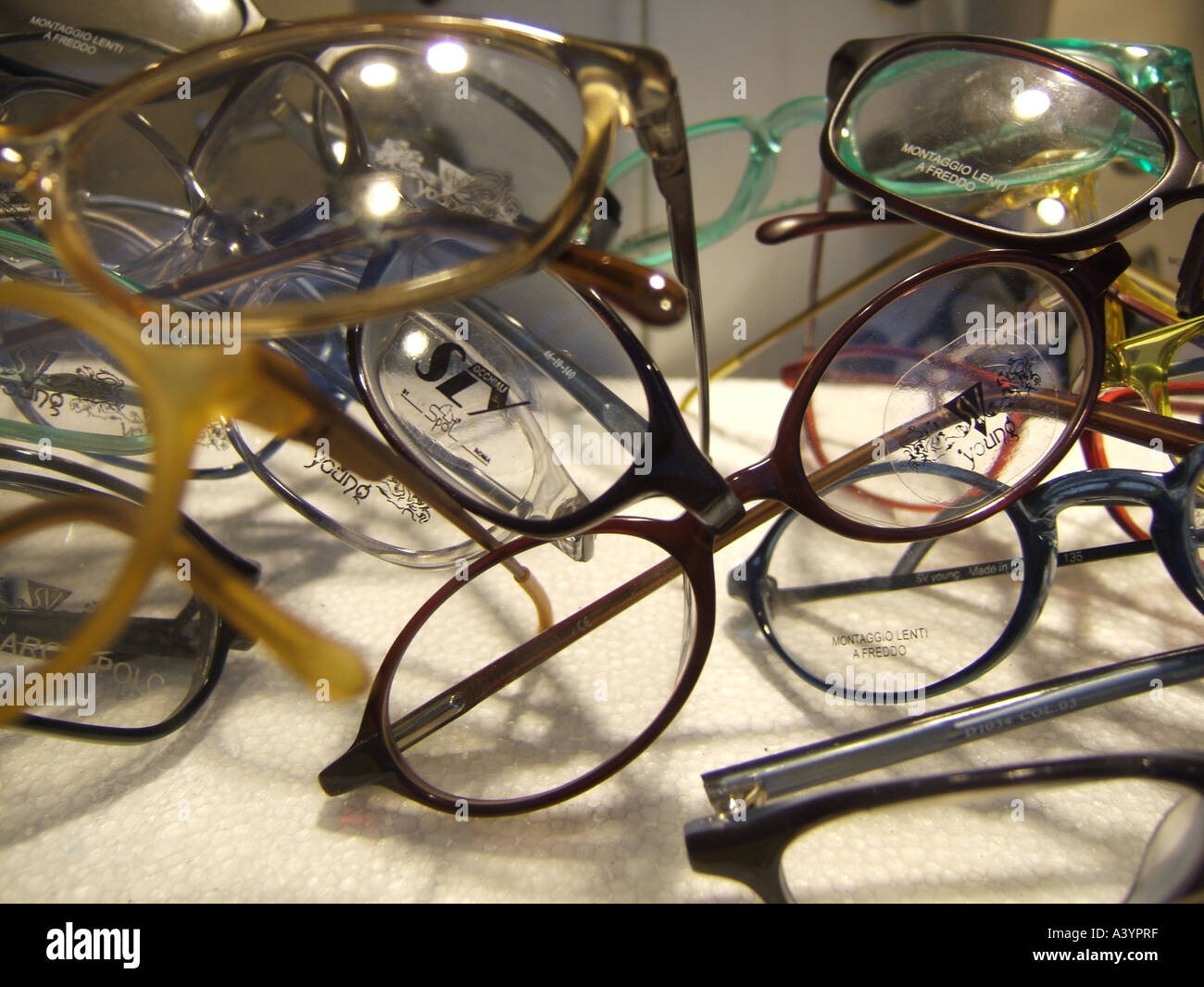 Opticians shop window display hi-res stock photography and images - Alamy