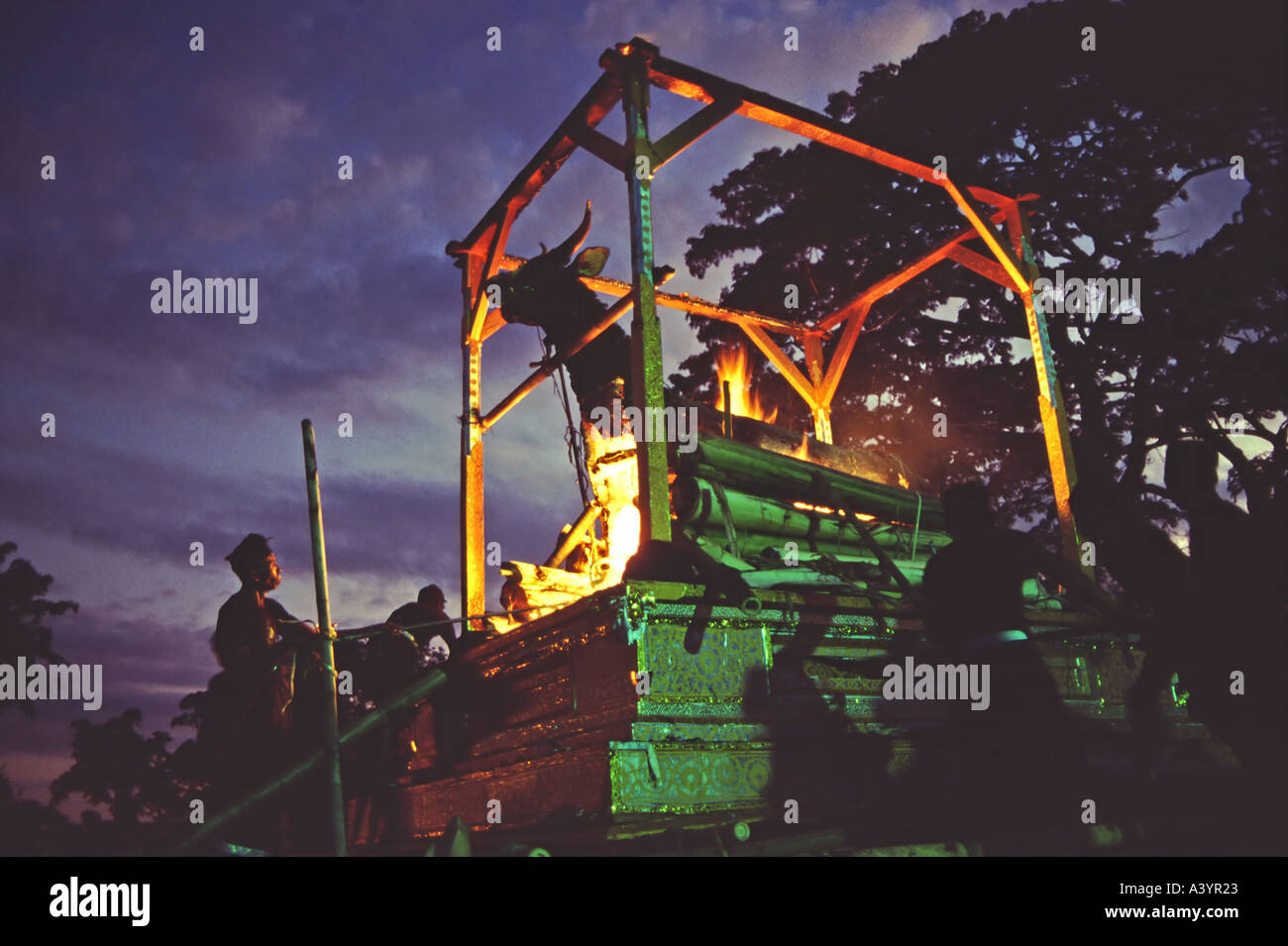 Hindu funeral pyre cremation in hi-res stock photography and images - Alamy