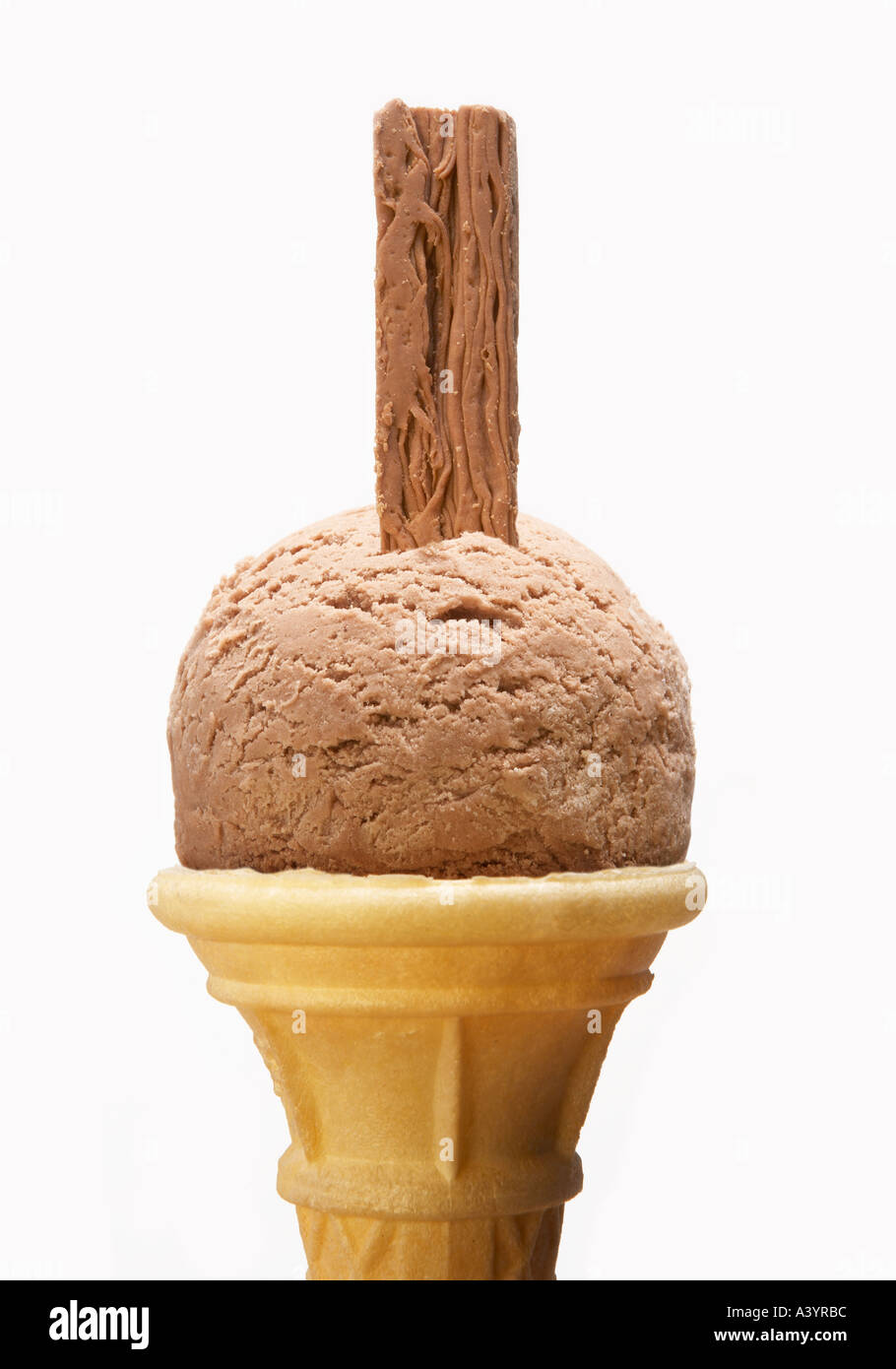 SINGLE SCOOP OF CHOCOLATE ICE CREAM IN CONE WITH CHOCOLATE FLAKE Stock ...