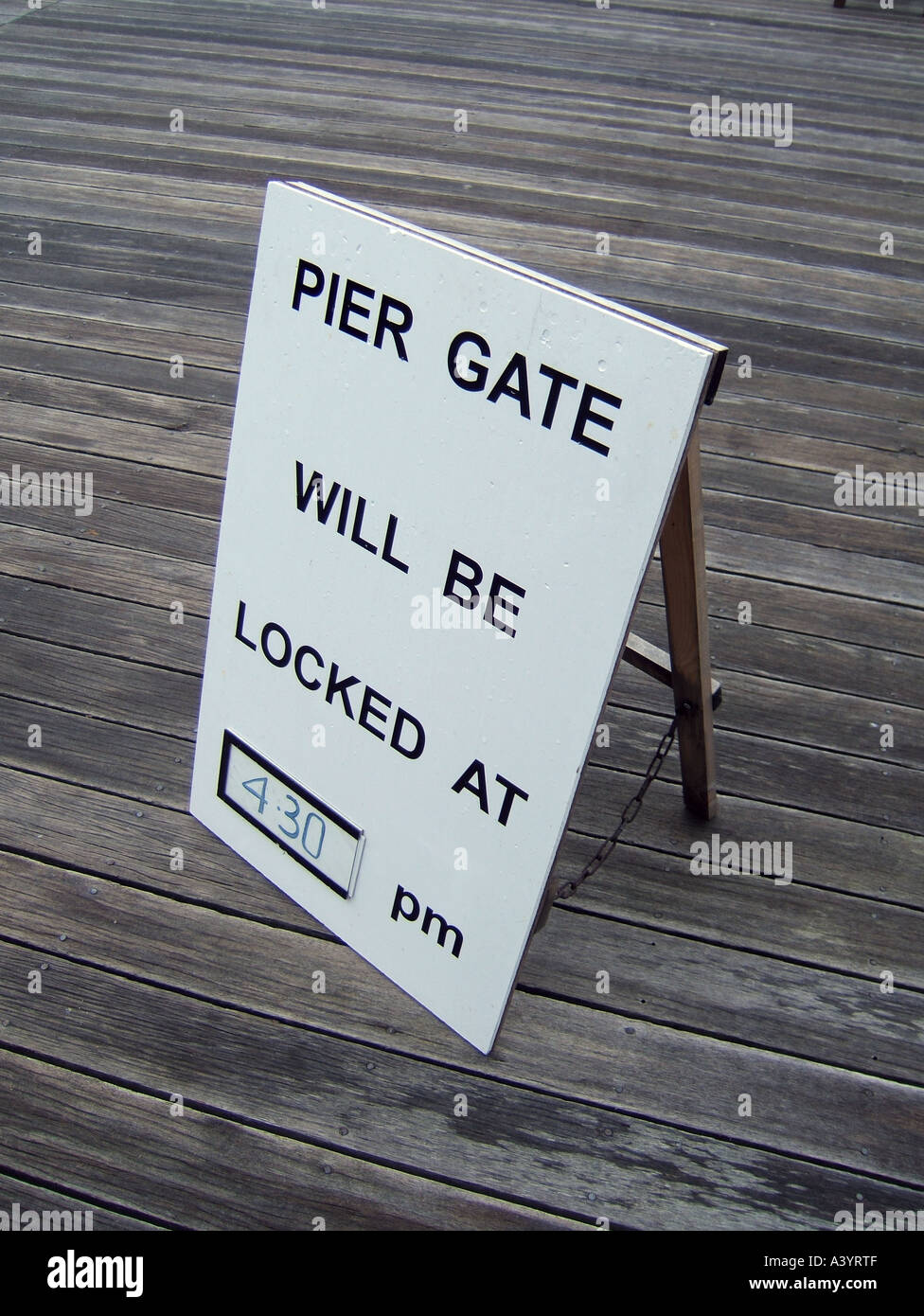 pier closing time notice Stock Photo - Alamy