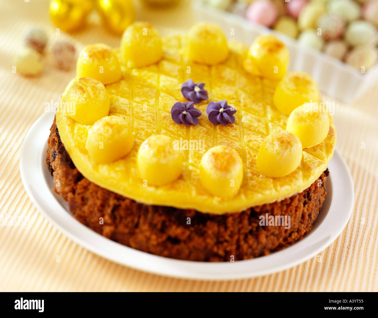 Simnel cake hi-res stock photography and images - Alamy