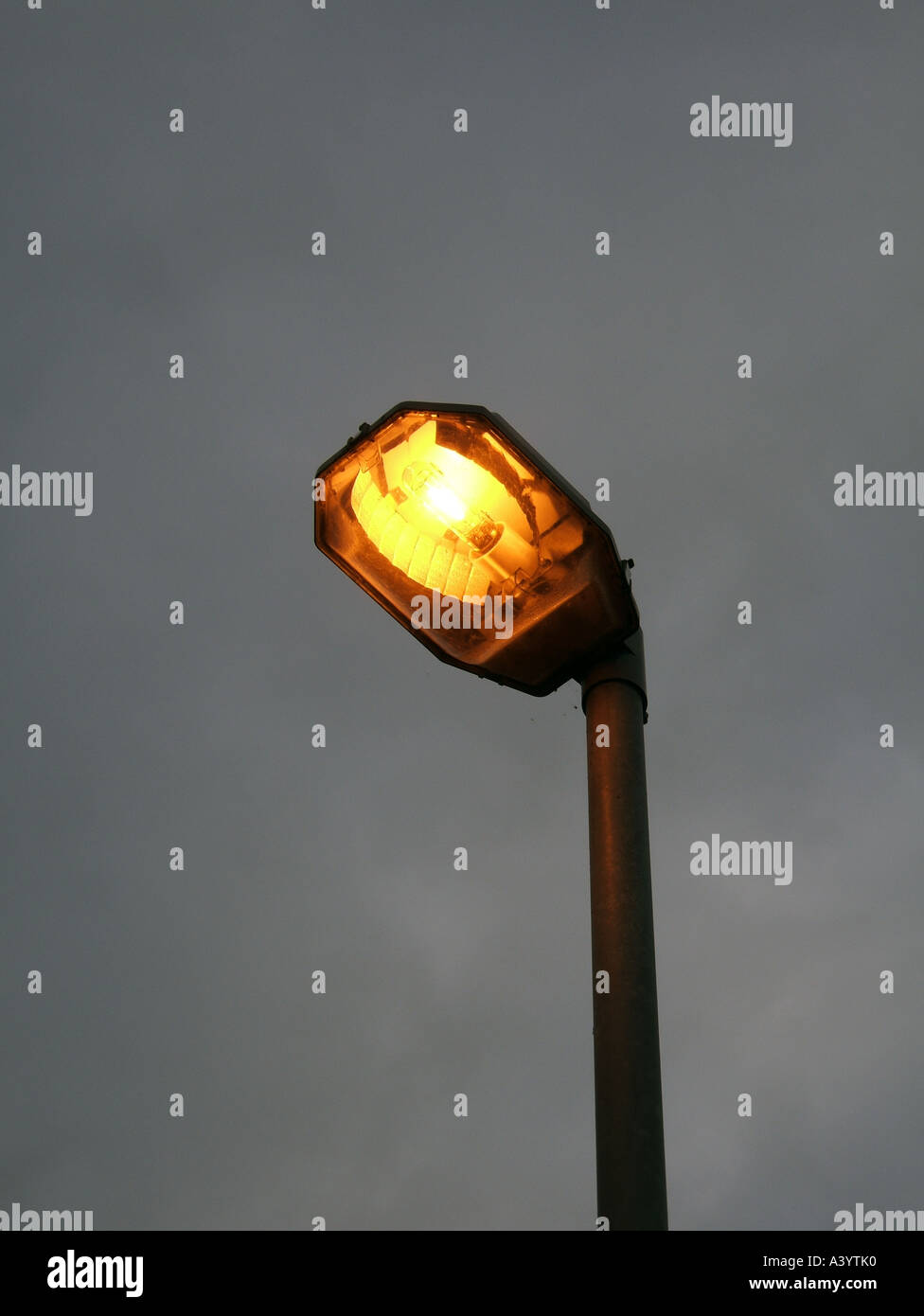 lamp post at night Stock Photo - Alamy