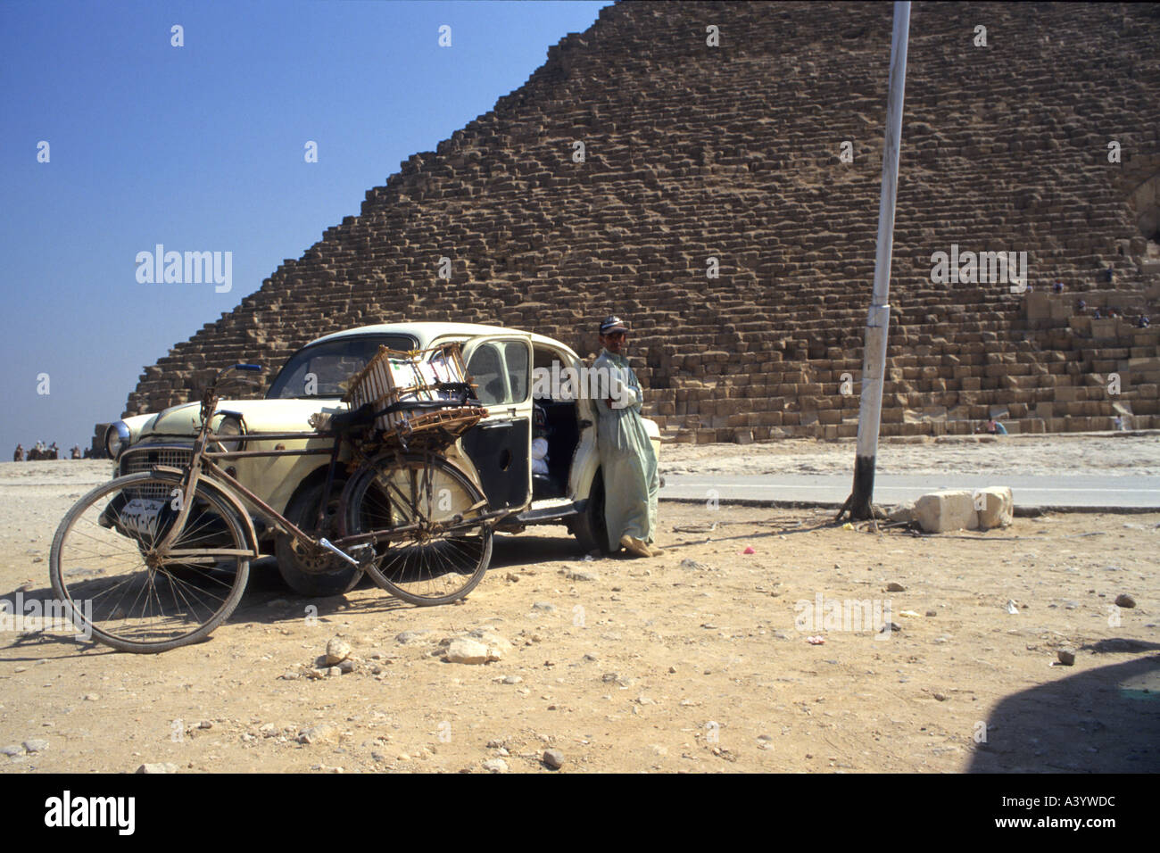 Cairo traffic pyramids hi-res stock photography and images - Alamy