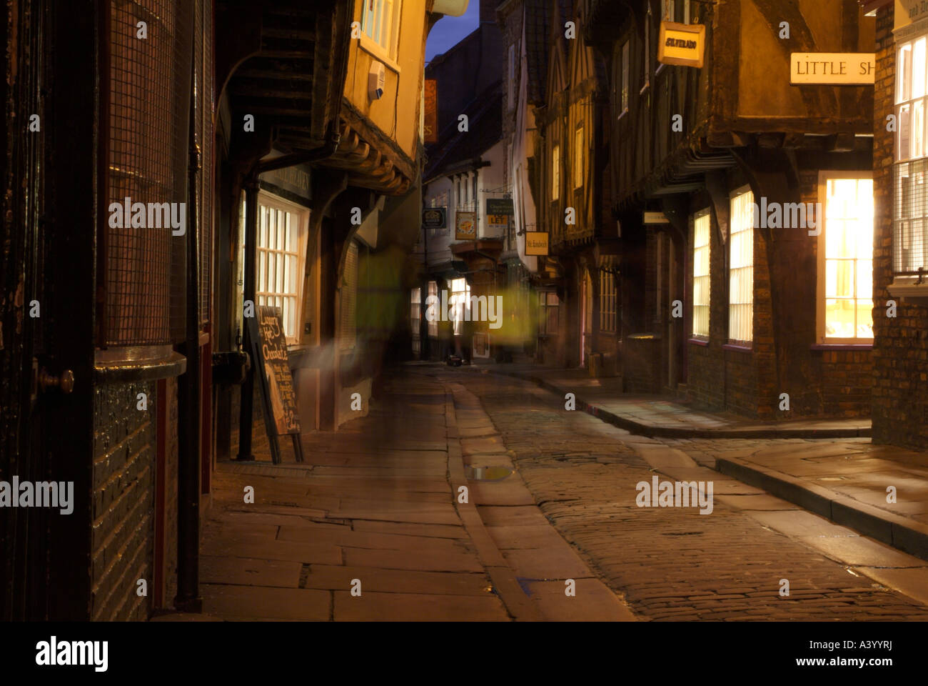 People walking shambles hi-res stock photography and images - Alamy