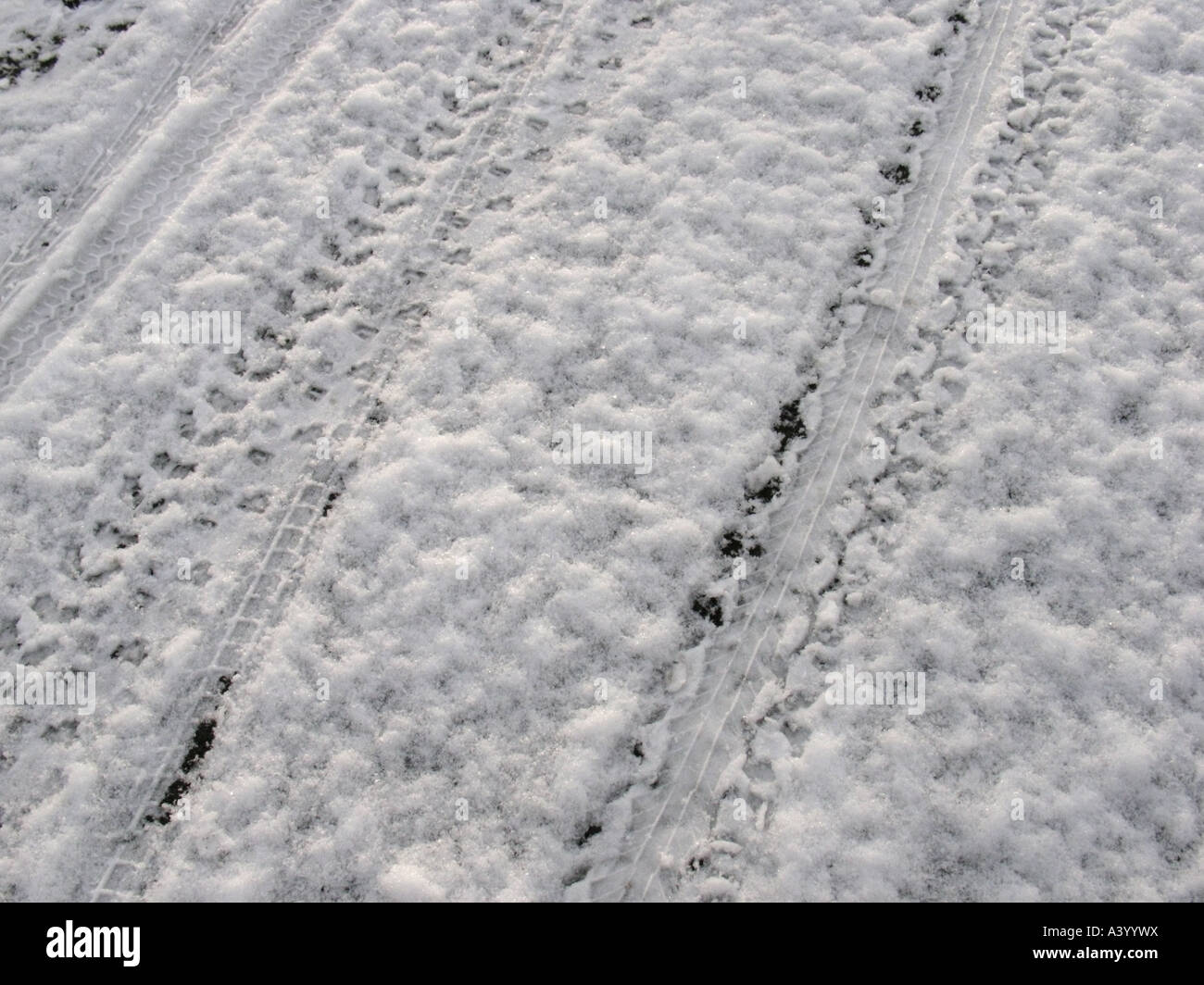 Bicycle tyre tracks in snow Stock Photo - Alamy