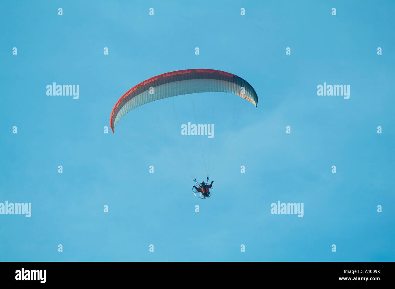 Microlight parachute hi-res stock photography and images - Alamy