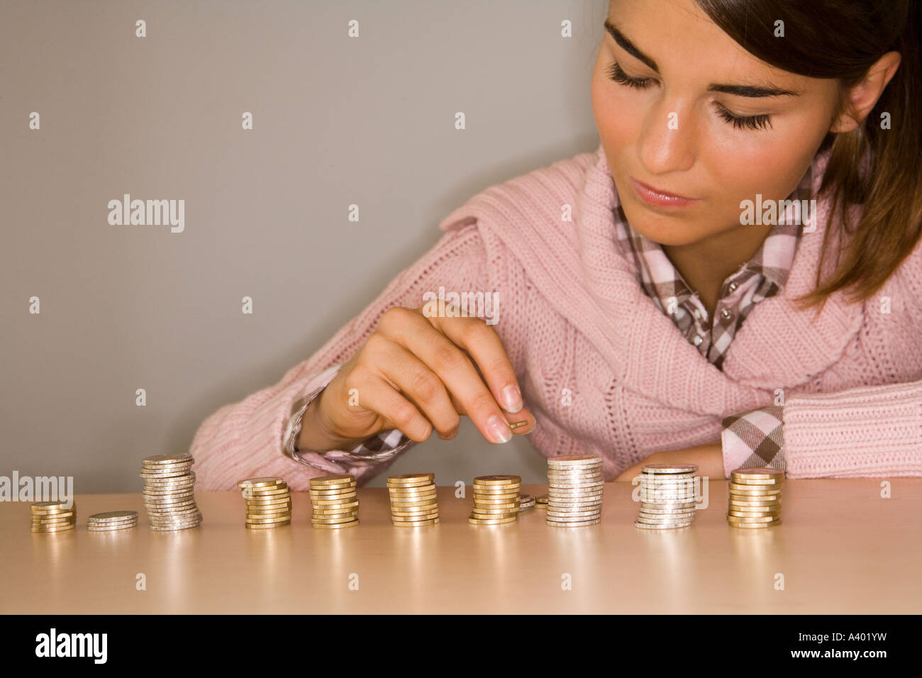 young girl counting money Stock Photo - Alamy