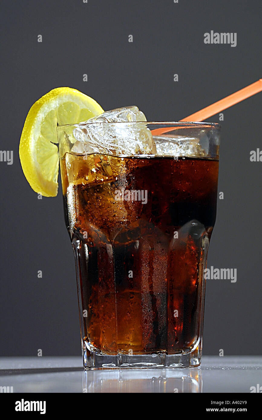 Softdrink glass of coke with ice coke hi-res stock photography and ...