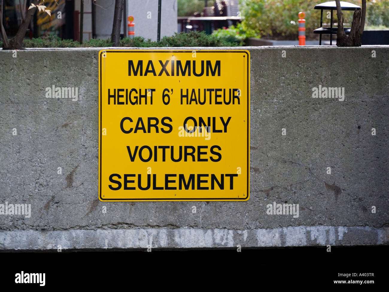 Max height sign hi-res stock photography and images - Alamy