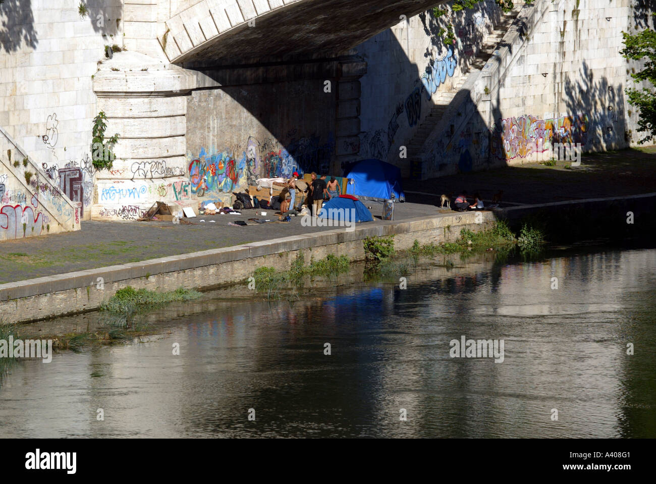 homeless people under bridge in Rome Stock Photo - Alamy