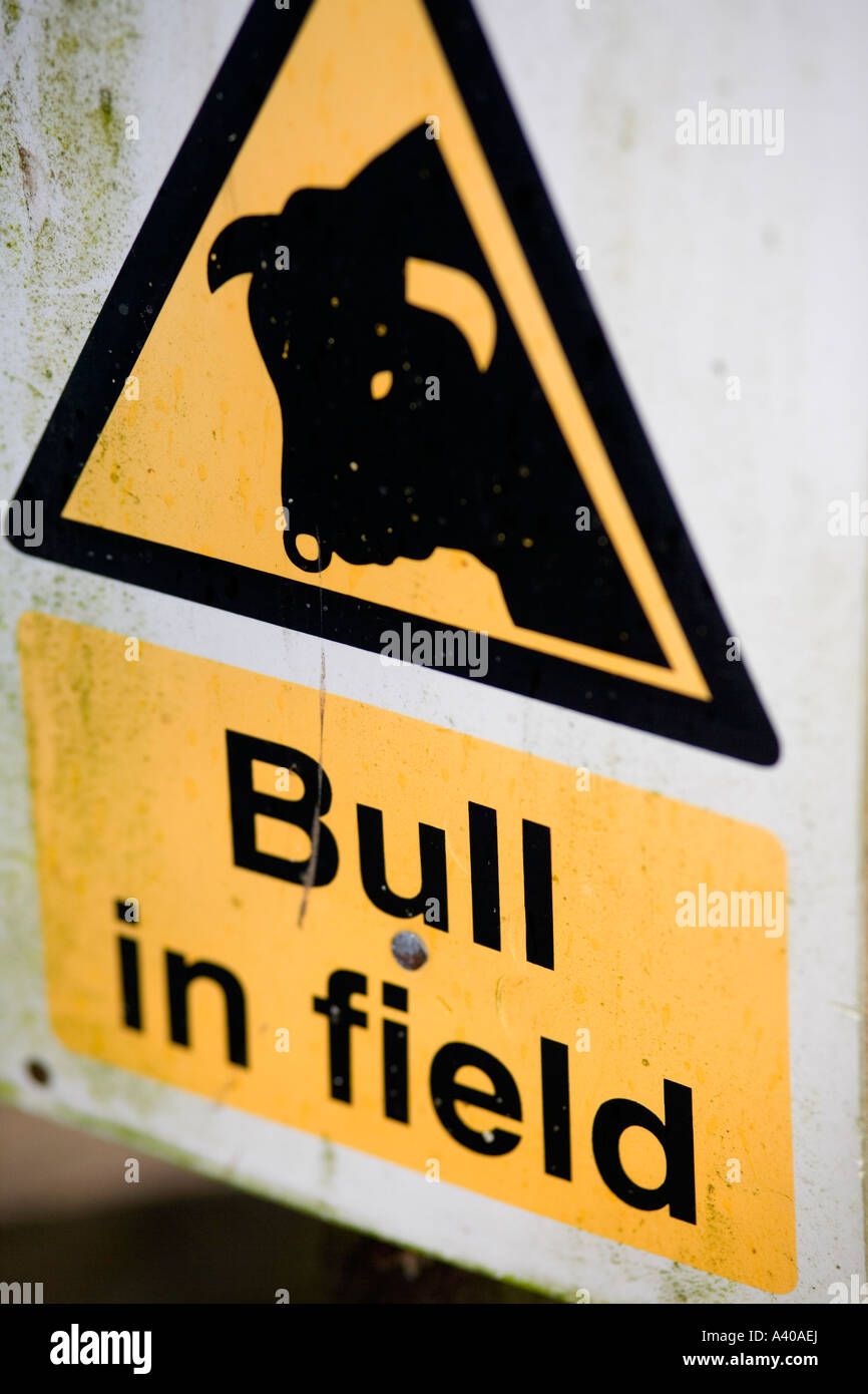 Bull in field warning sign hi-res stock photography and images - Alamy