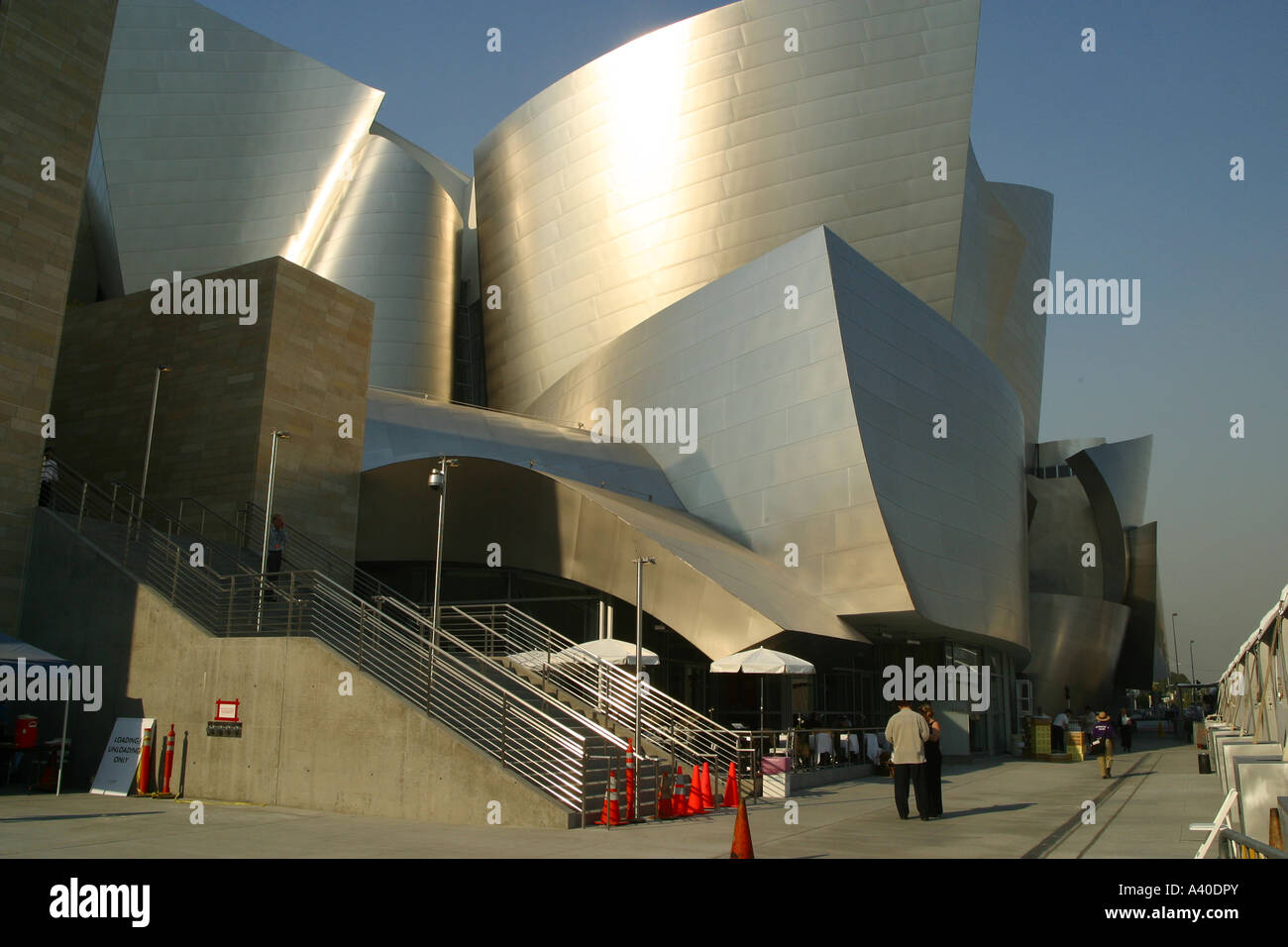 the new Los Angeles Philharmonic Walt Disney Concert Hall Stock Photo ...