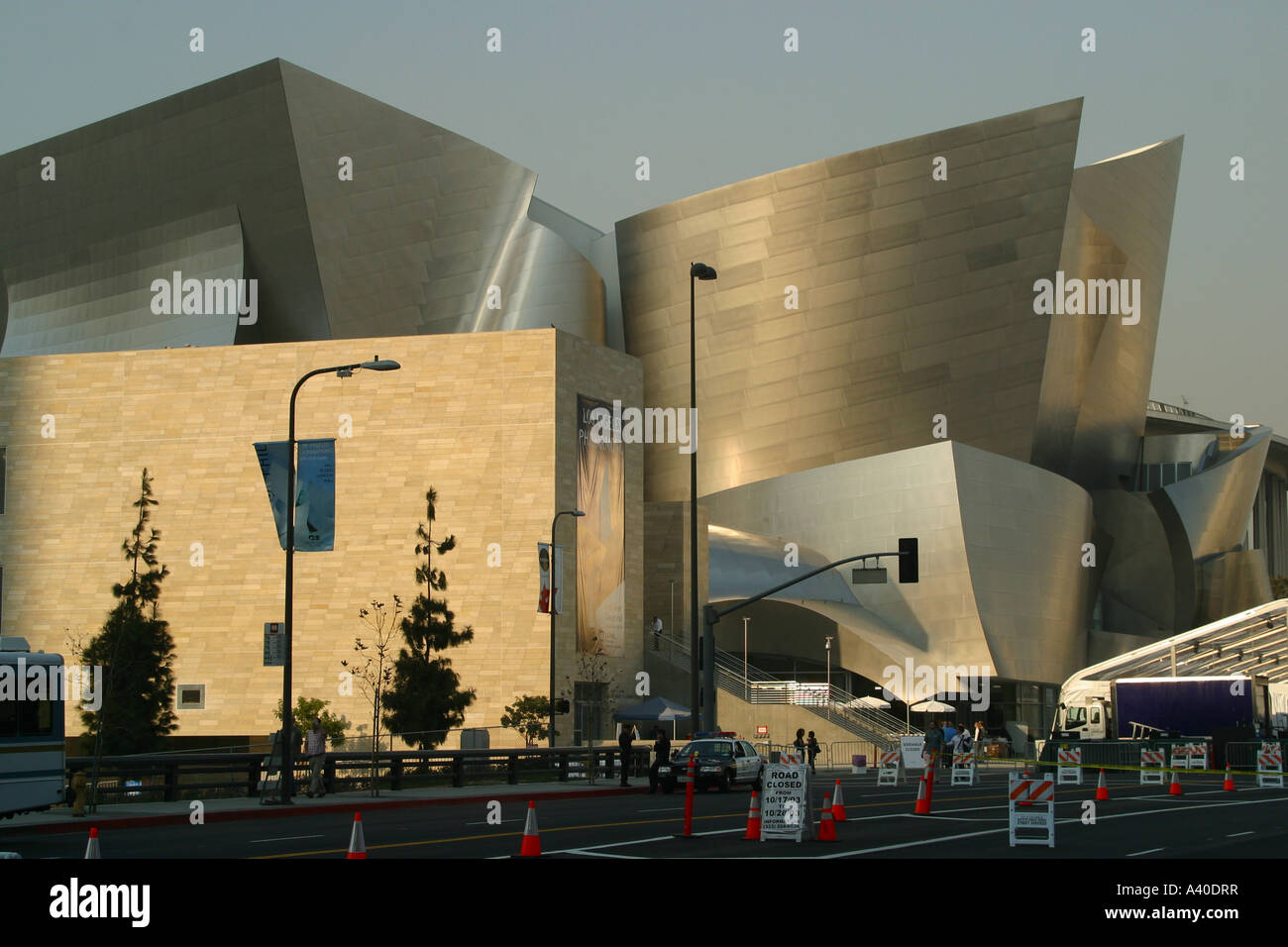 the new Los Angeles Philharmonic Walt Disney Concert Hall Stock Photo ...