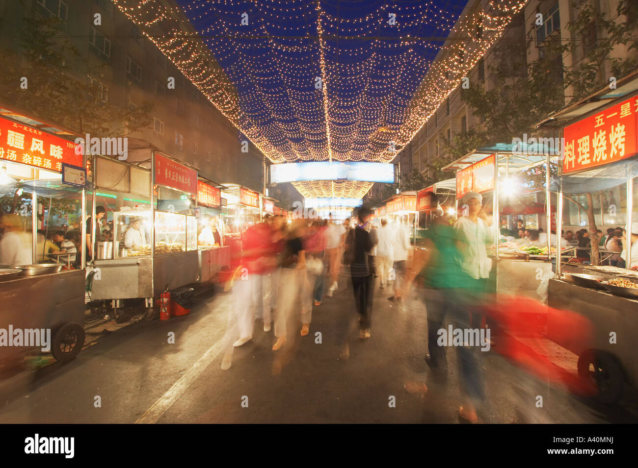 Passers by chinese people walking hi-res stock photography and images ...