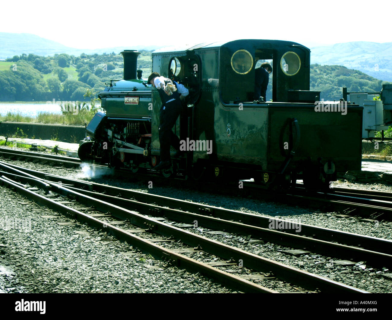 Train arrival tracks hi-res stock photography and images - Alamy