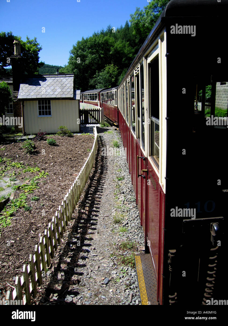 Arrival train hi-res stock photography and images - Alamy