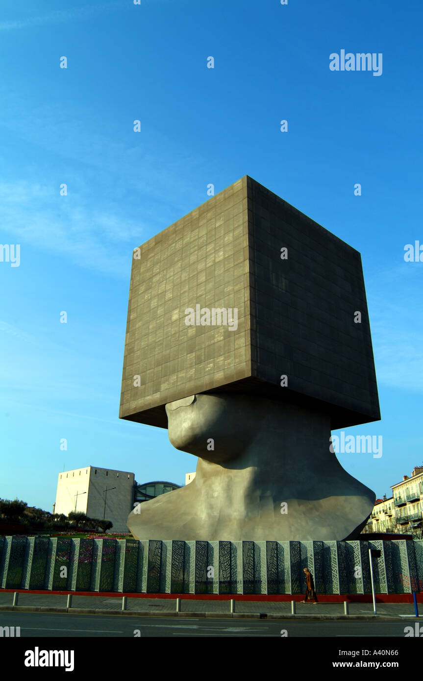 Nice sculpture head concrete Blockhead Stock Photo - Alamy