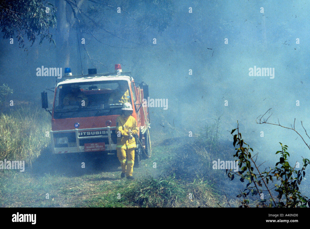 Volunteer Firefighter at a bushfire Stock Photo - Alamy