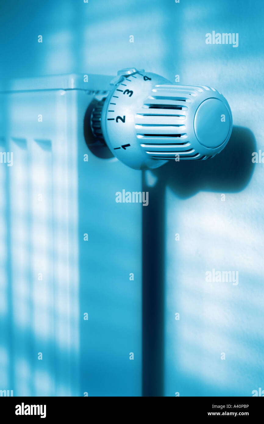 cold radiator with themostatic valve kalter Heizkoerper mit ...