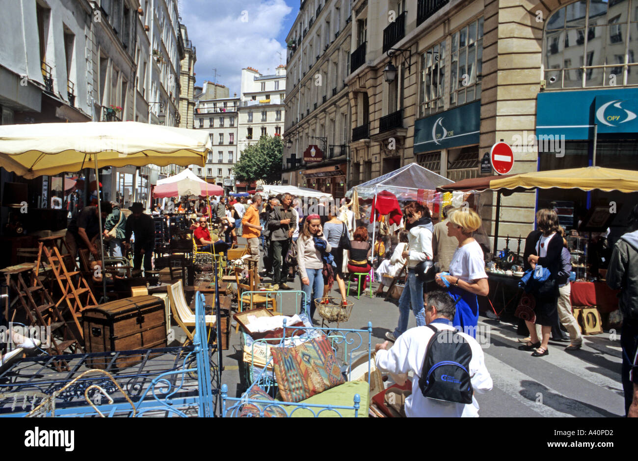 Marketplace in Paris street Stock Photo - Alamy