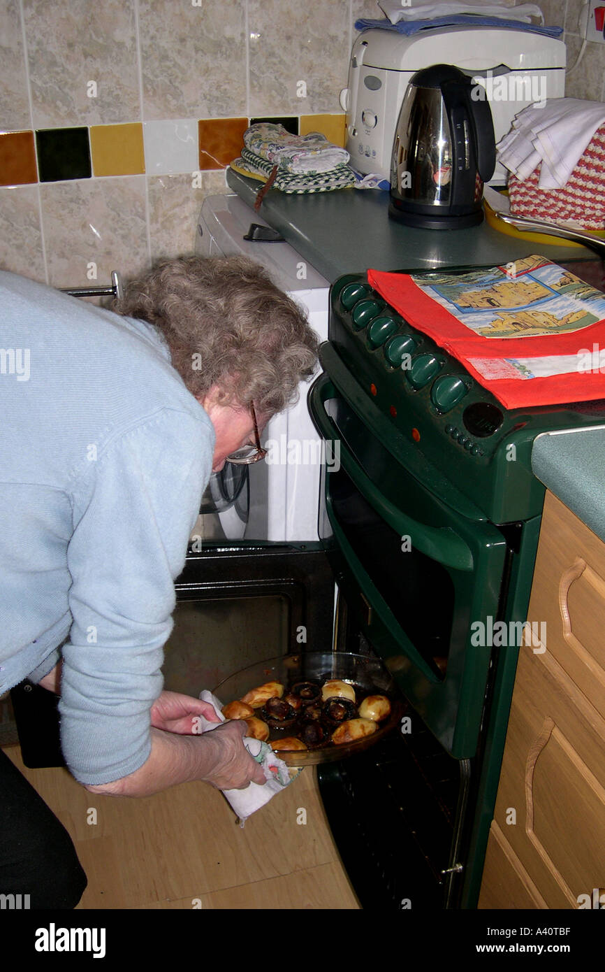 Family struggling food hi-res stock photography and images - Alamy