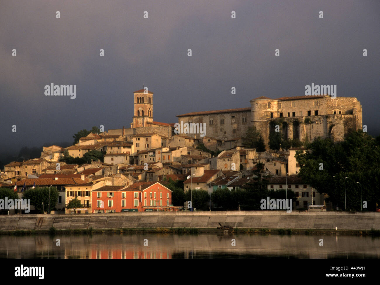 River lock lyon hi-res stock photography and images - Alamy