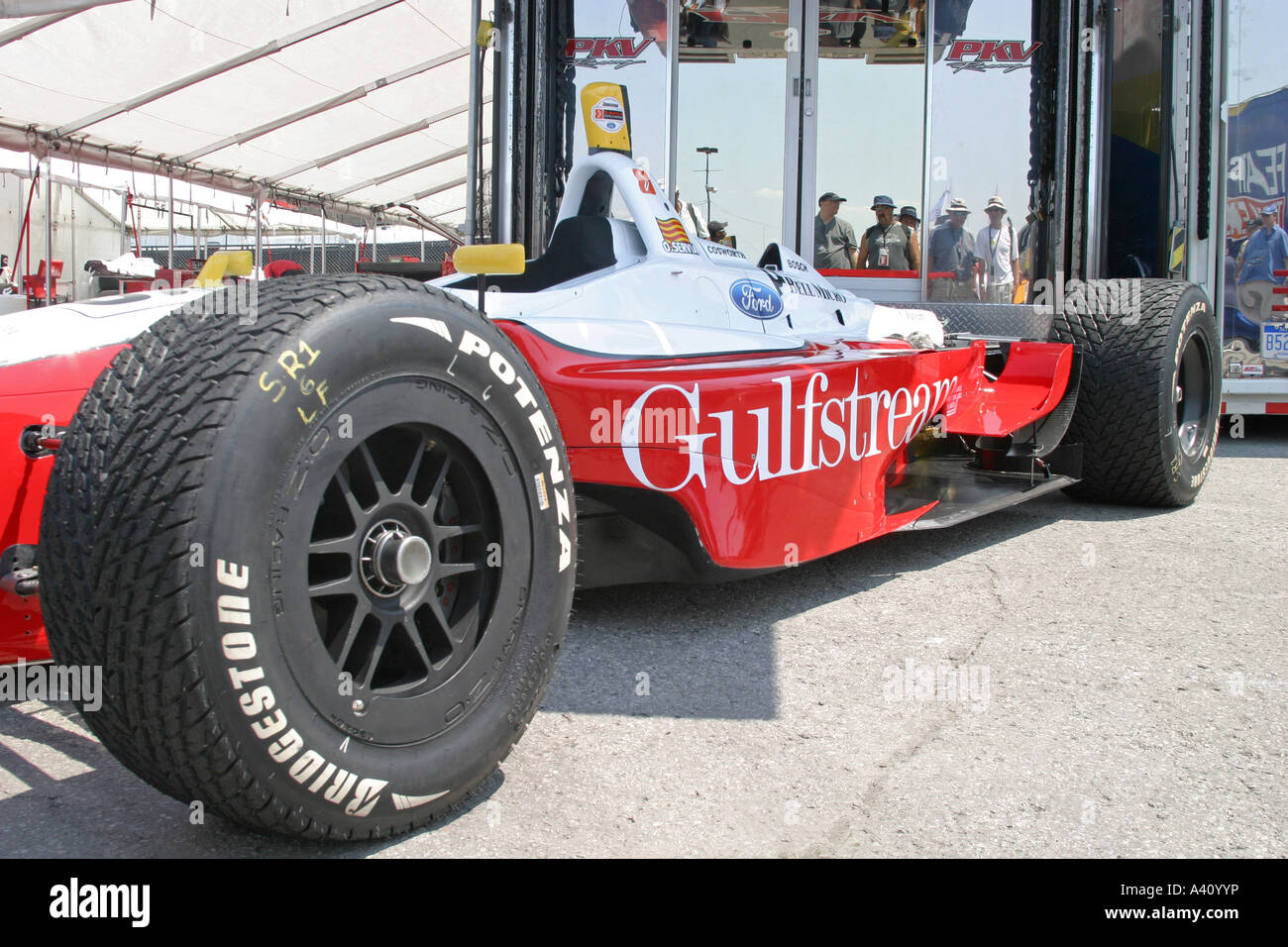 Formula 1 car side view hi-res stock photography and images - Alamy