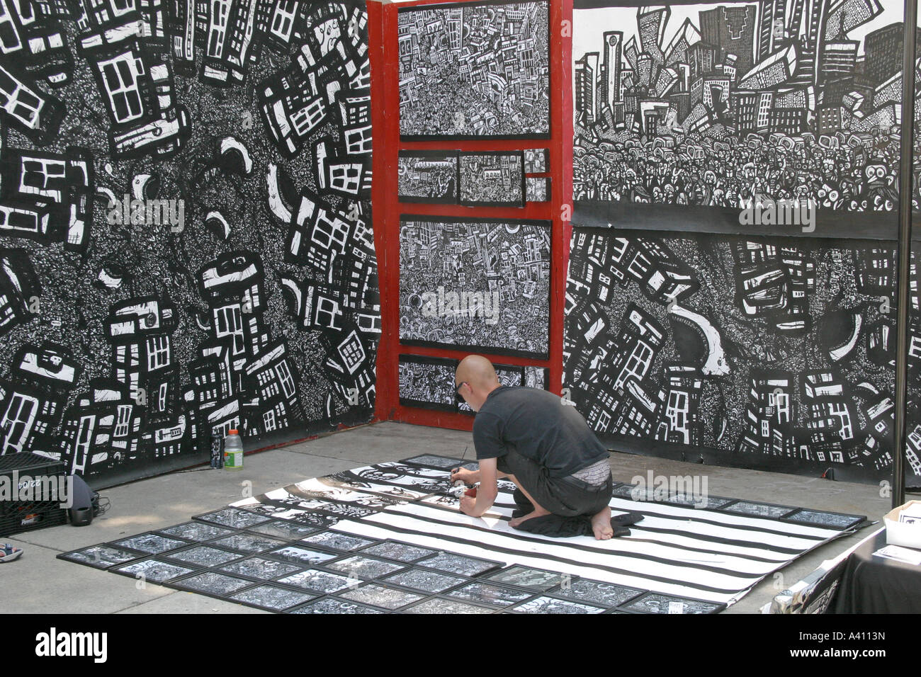 artist painting urban theme Stock Photo - Alamy