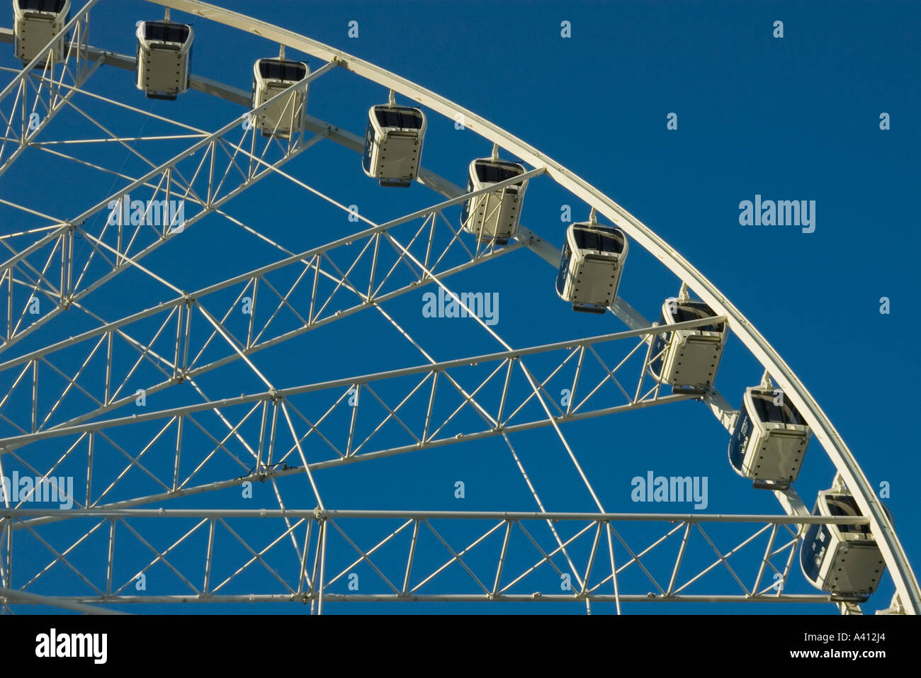Distorted ferris wheel hi-res stock photography and images - Alamy