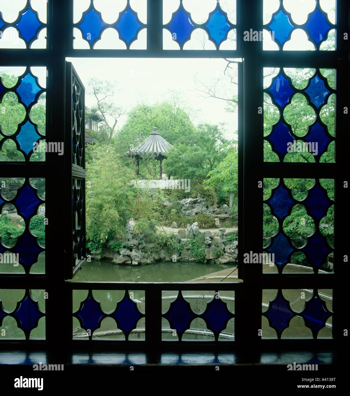 Framing the garden hi-res stock photography and images - Alamy