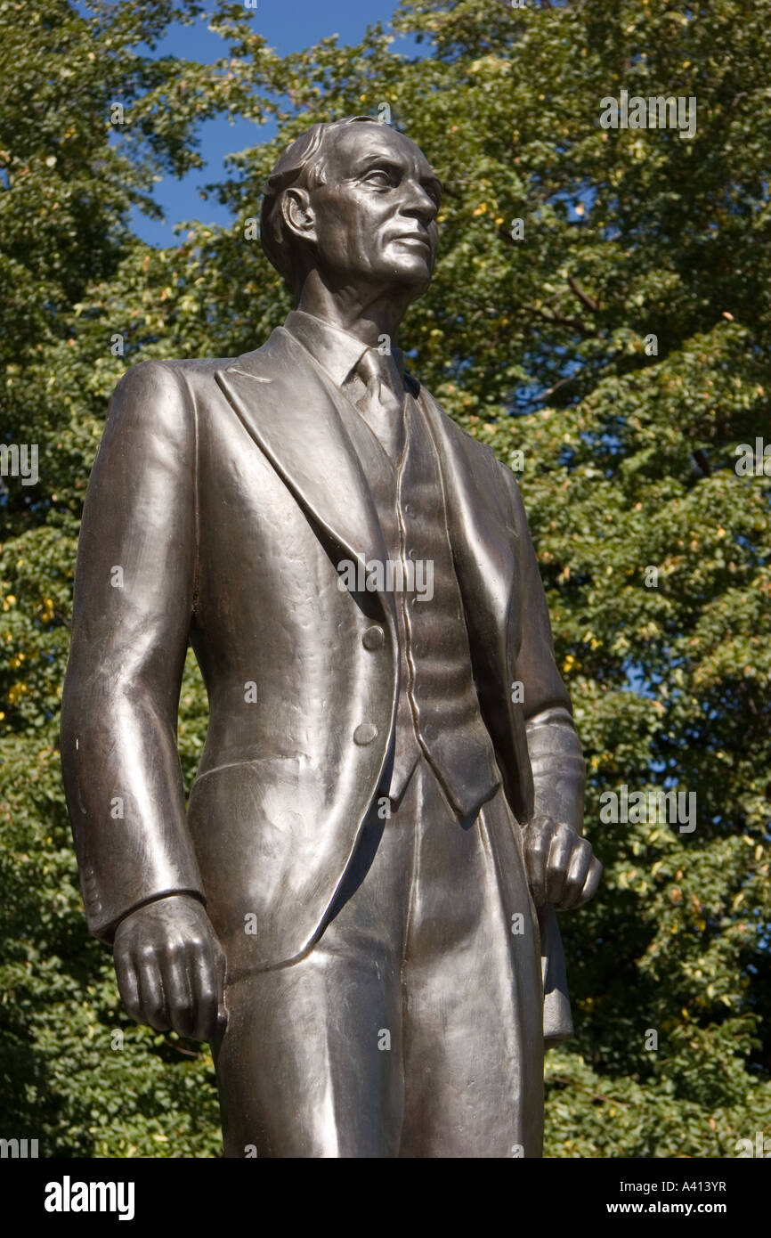 Henry Ford Statue Dearborn Detroit Stock Photo - Alamy
