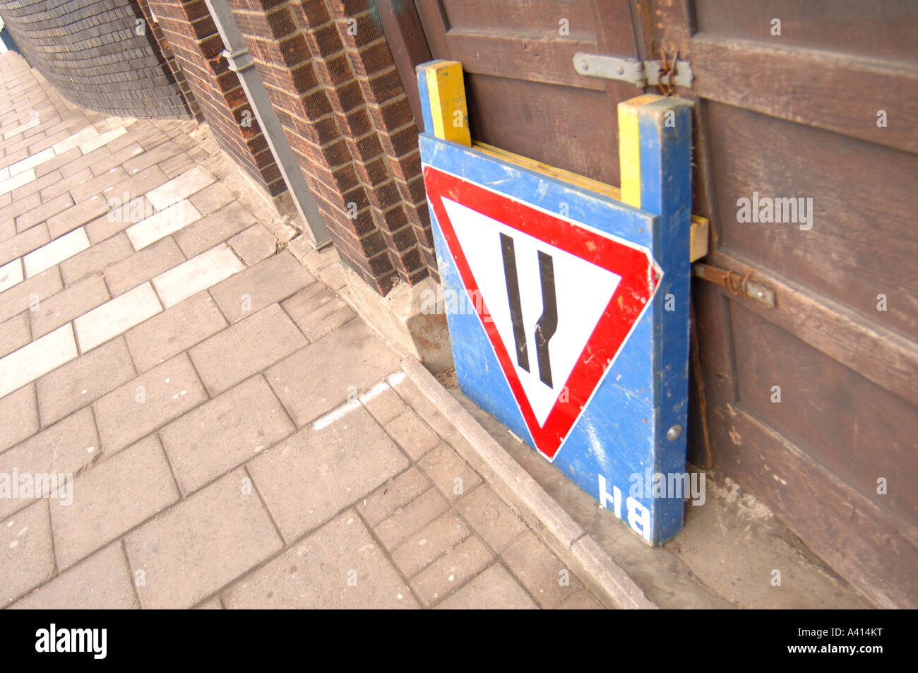 Sign doors brickwork pavement hi-res stock photography and images - Alamy