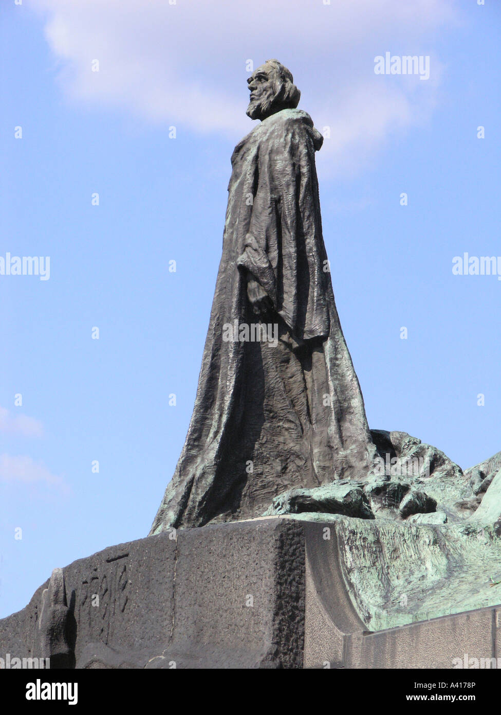 The Jan Hus statue Old Town Square Staromestske Namesti Prague travel ...