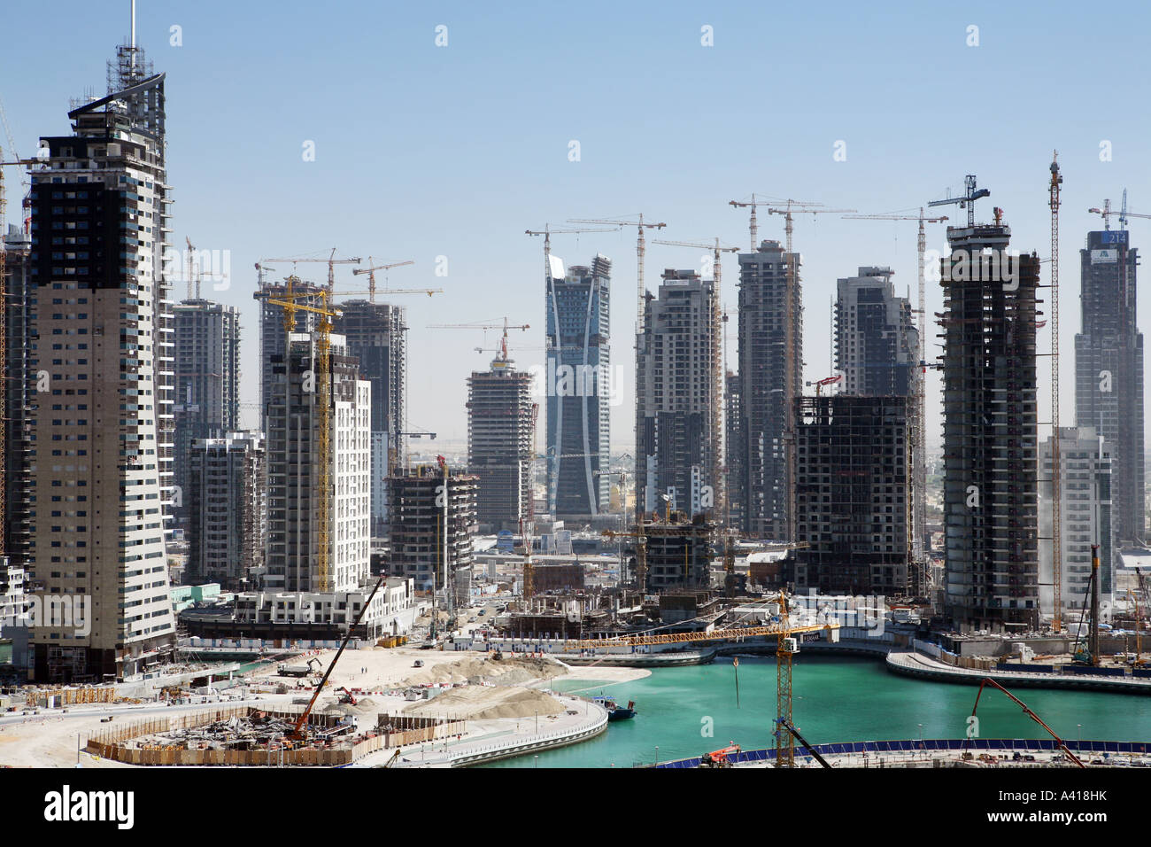 Skycraper under construction hi-res stock photography and images - Alamy