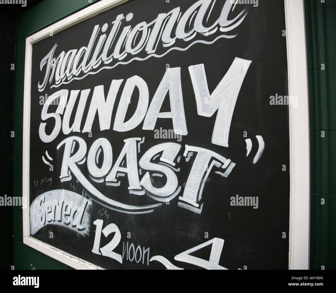 sign advertising traditional sunday roast Stock Photo - Alamy