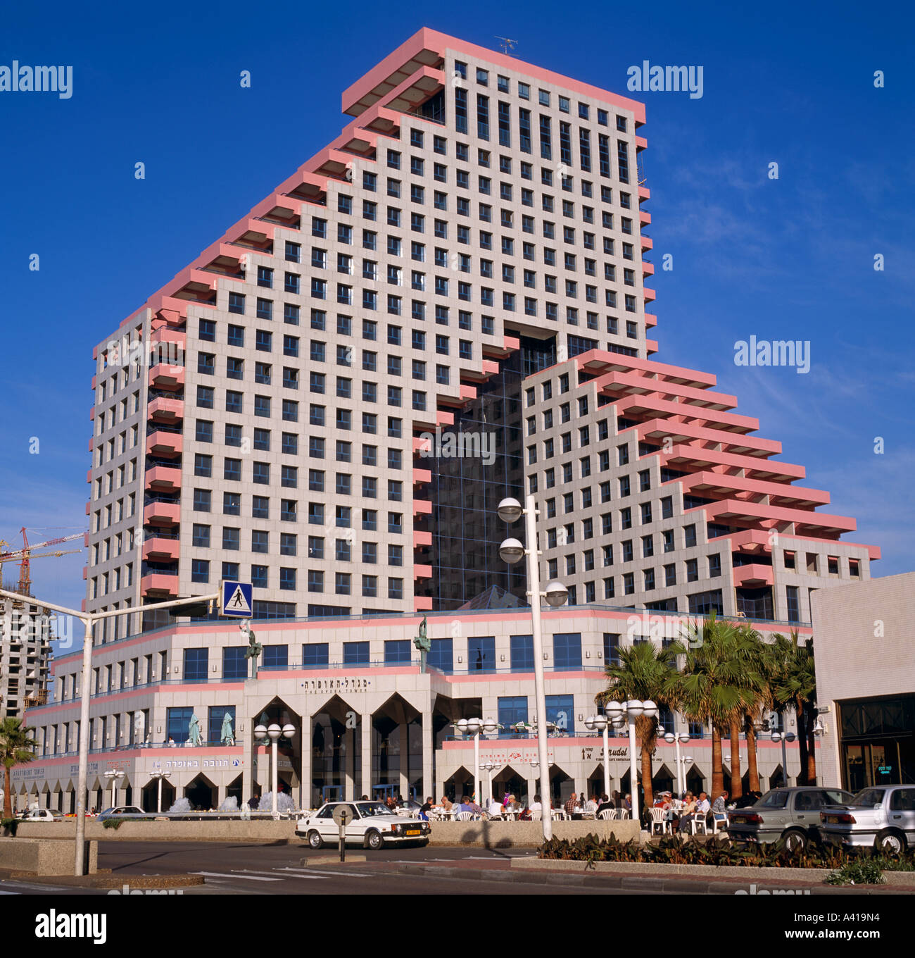 Commercial modern tower hi-res stock photography and images - Alamy