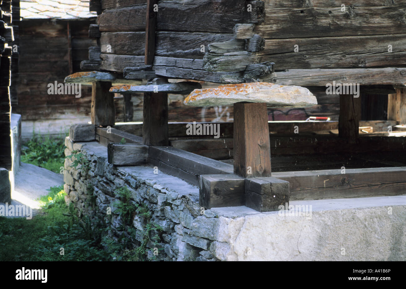 Log house foundation Stock Photo - Alamy
