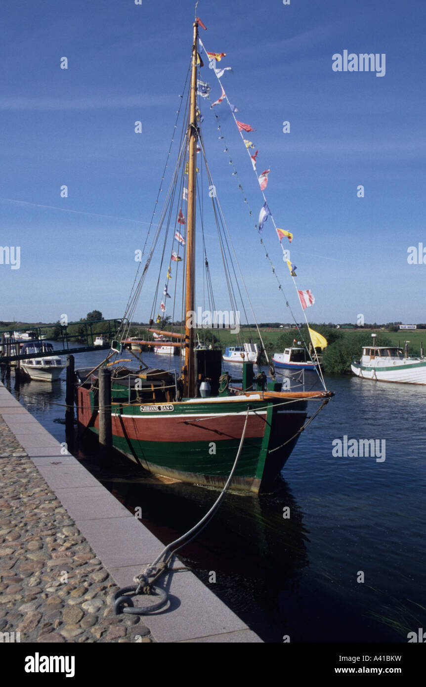 Gaff cutter traditional sailing boat hi-res stock photography and ...