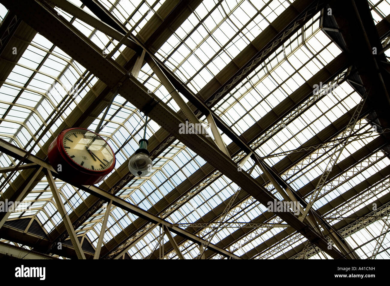 The roof-clock in Glasgow central Station Stock Photo - Alamy