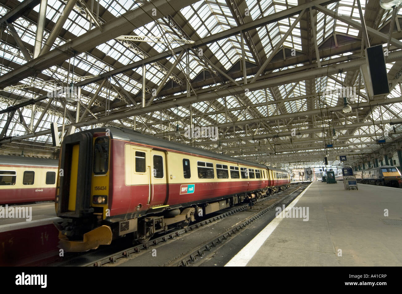 Class 158 express sprinter train hi-res stock photography and images ...