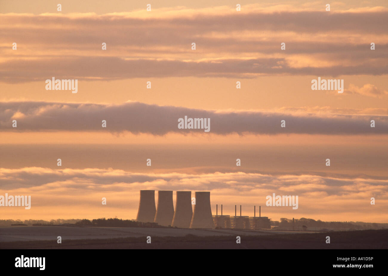 Chapelcross nuclear power station hi-res stock photography and images ...