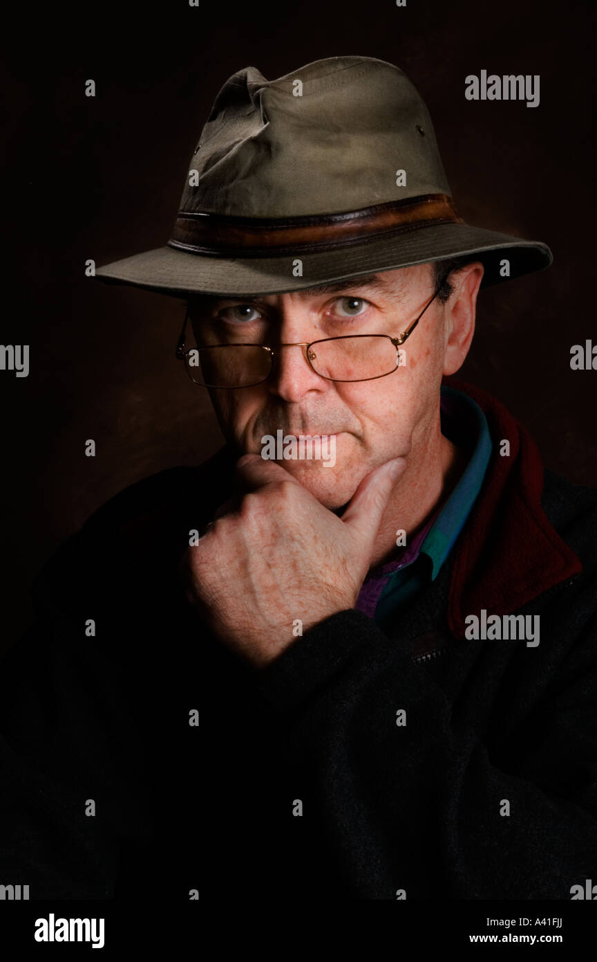 Man mysterious fedora hi-res stock photography and images - Alamy