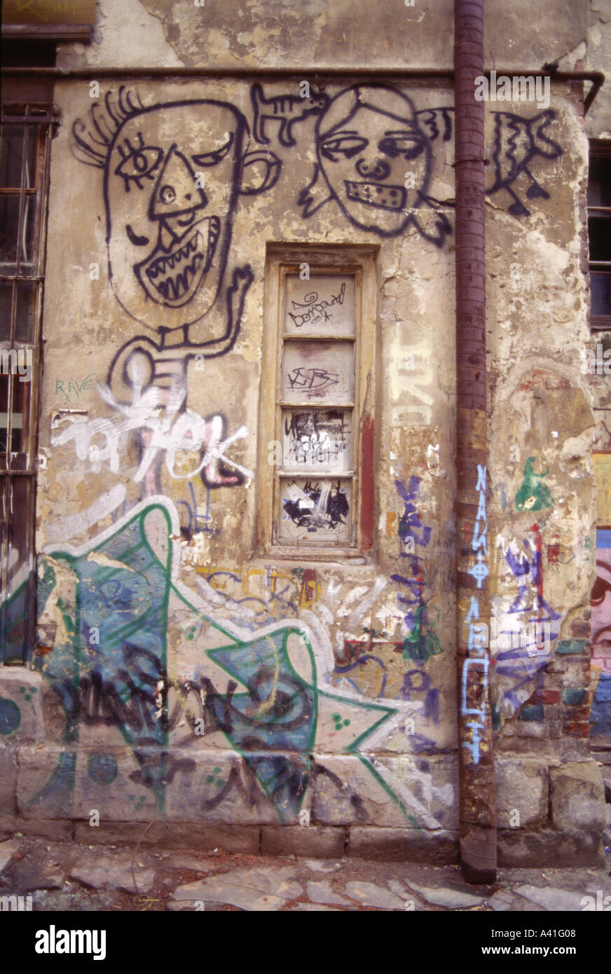 Graffiti on wall lviv ukraine hi-res stock photography and images - Alamy