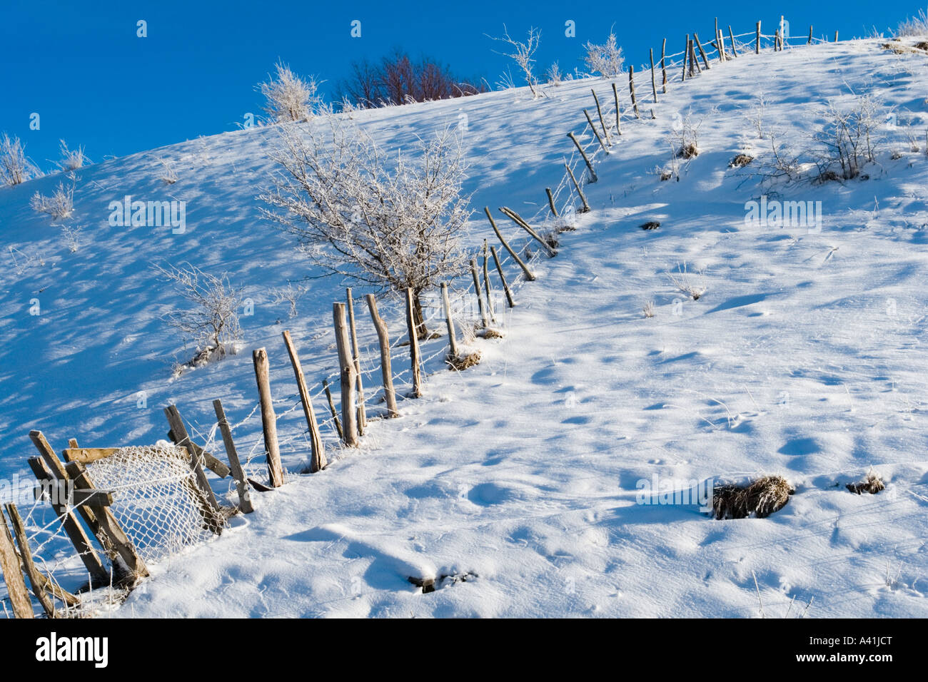 Snow less hill hi-res stock photography and images - Alamy