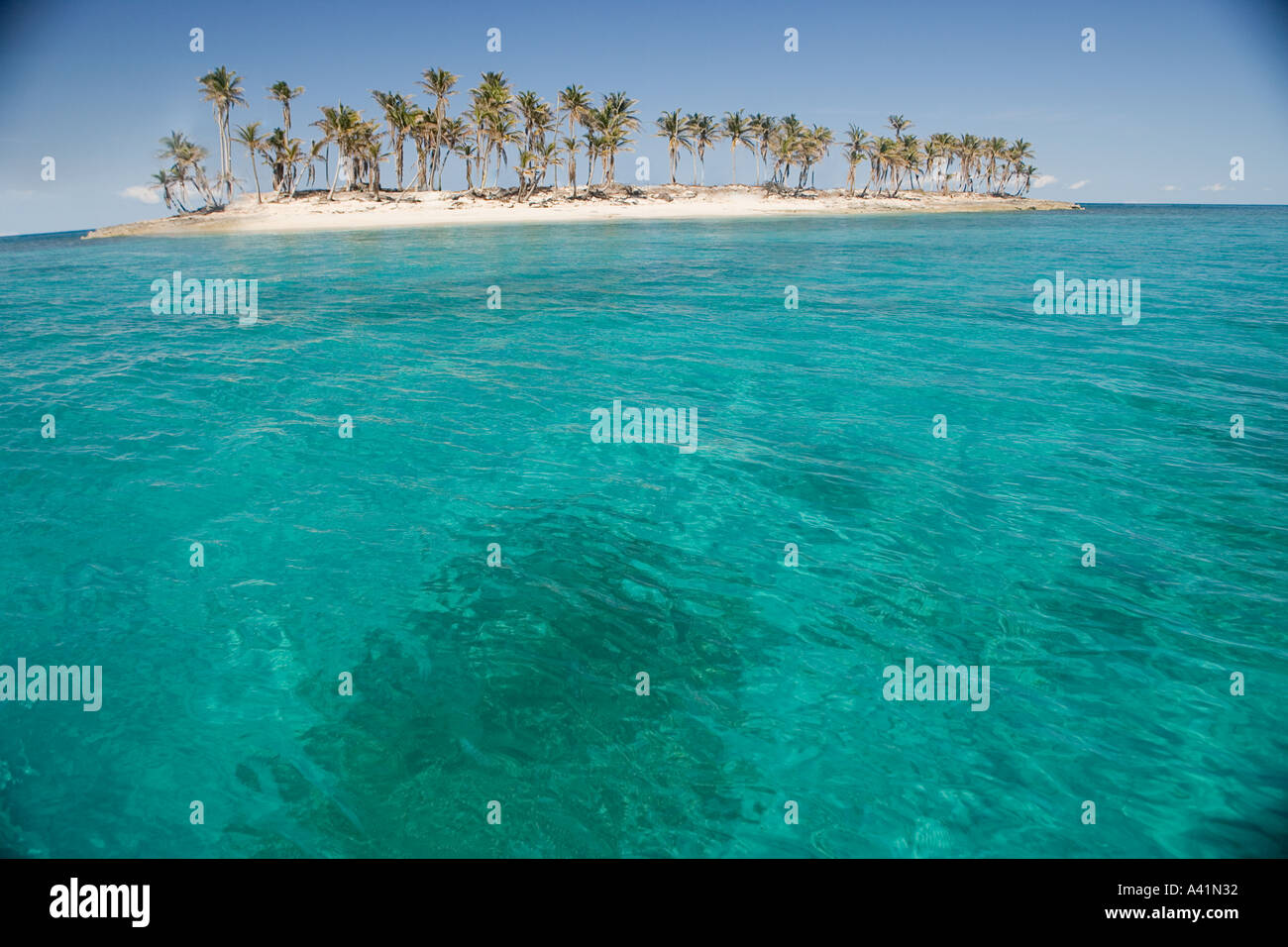 Unpopulated island hi-res stock photography and images - Alamy