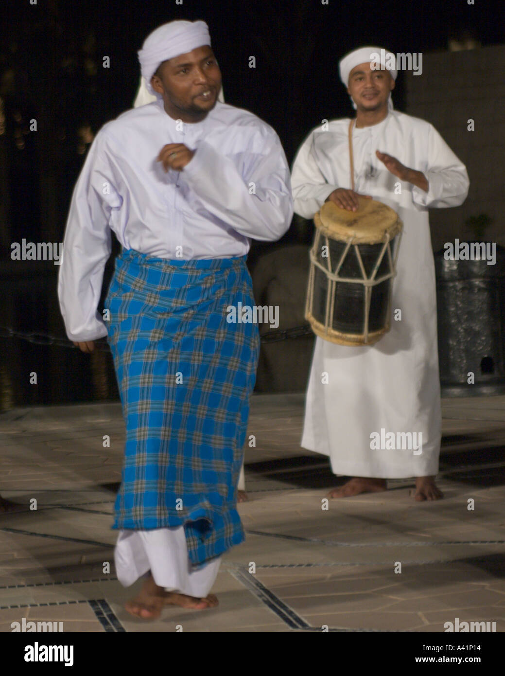 Arab folk dance hi-res stock photography and images - Alamy
