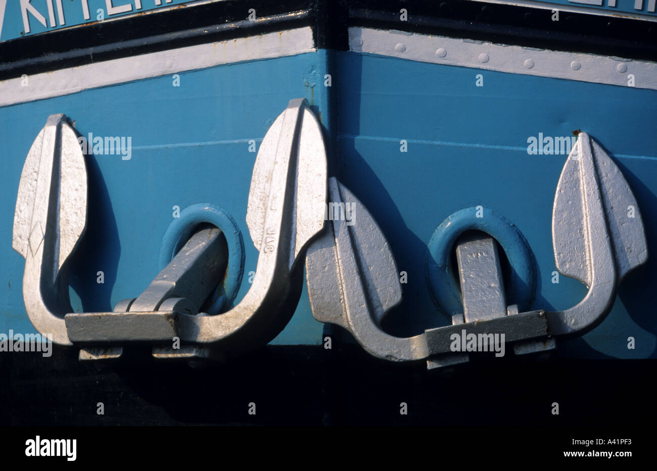 Barges anchor hi-res stock photography and images - Alamy