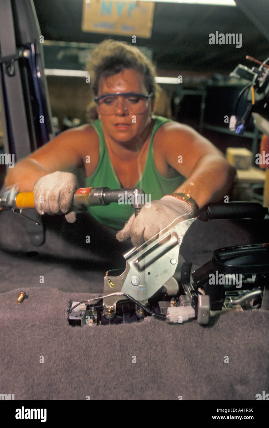 Auto workers on assembly line hi-res stock photography and images - Alamy